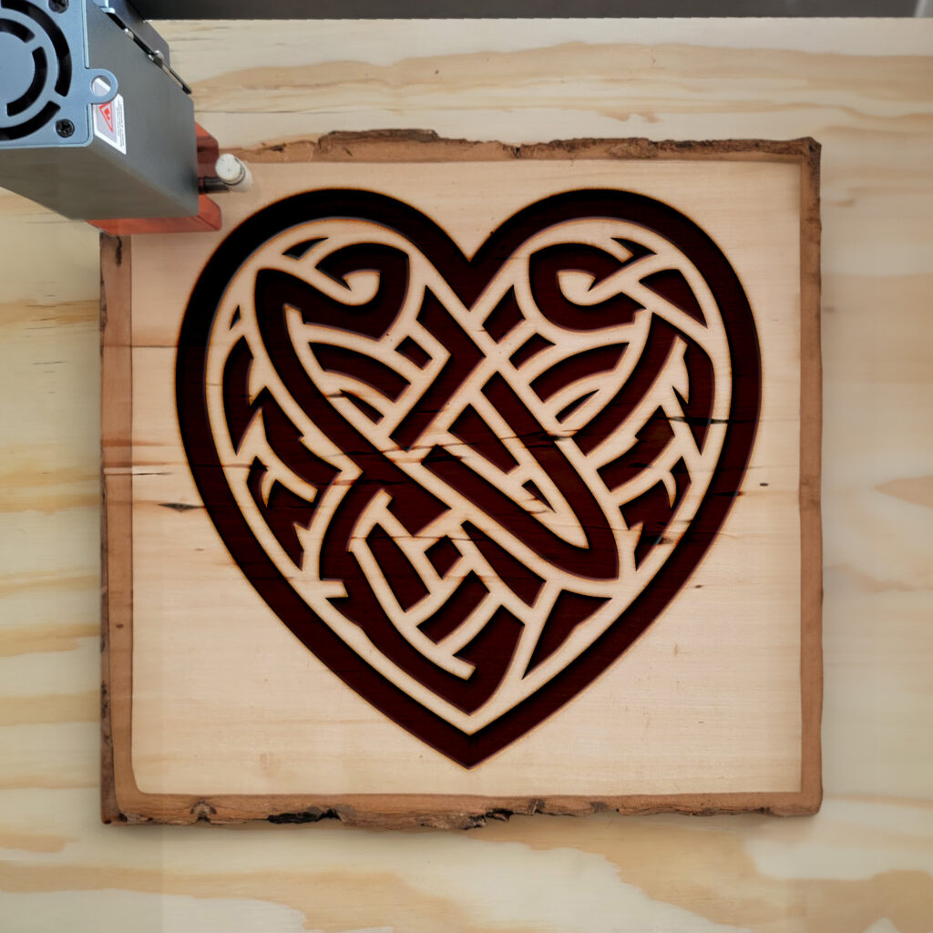 Heart Knot Design – Creative Meadow
